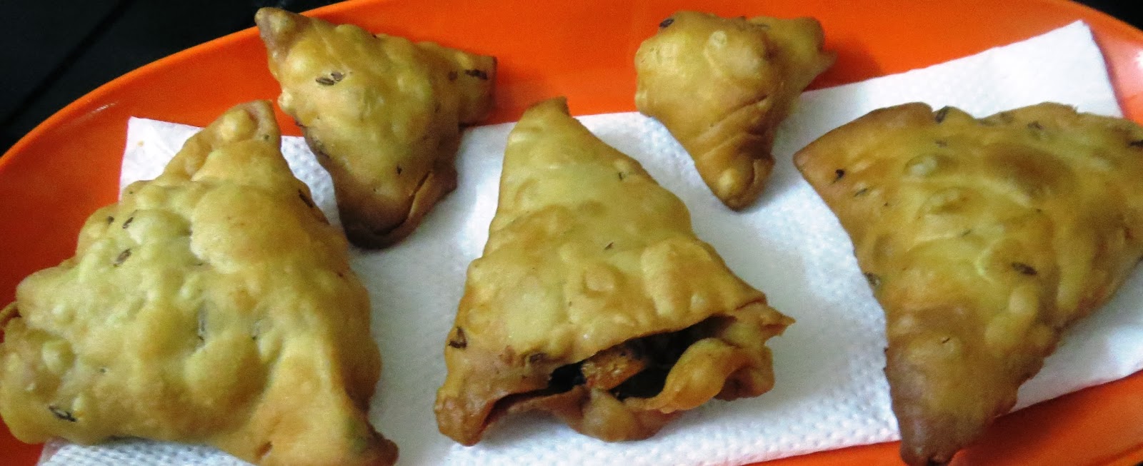 ಅಡಿಗೆ - Adige: Raw Banana Palya & Samosa