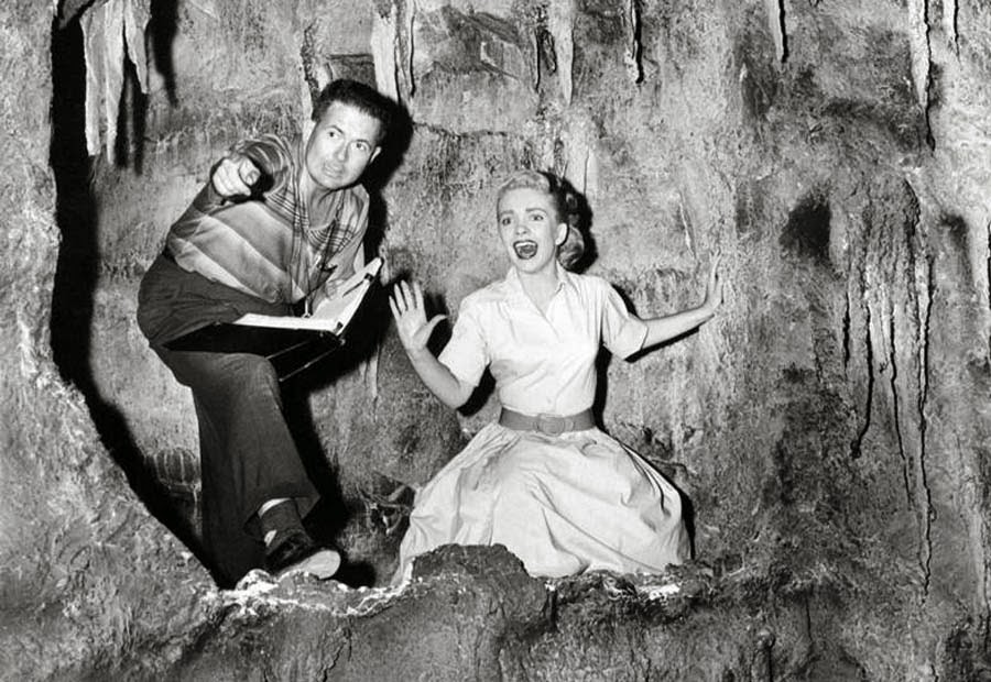 Ominous Octopus Omnibus: EARTH VS. THE SPIDER