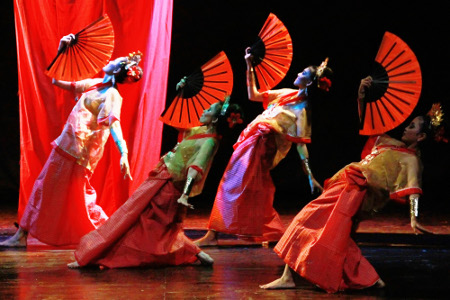 Sharing Knowledge: Pakarena Dance