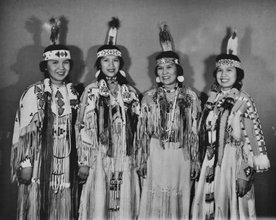 White Wolf : Rare Photos Show The Fascinating Beauty Of The Yakama ...