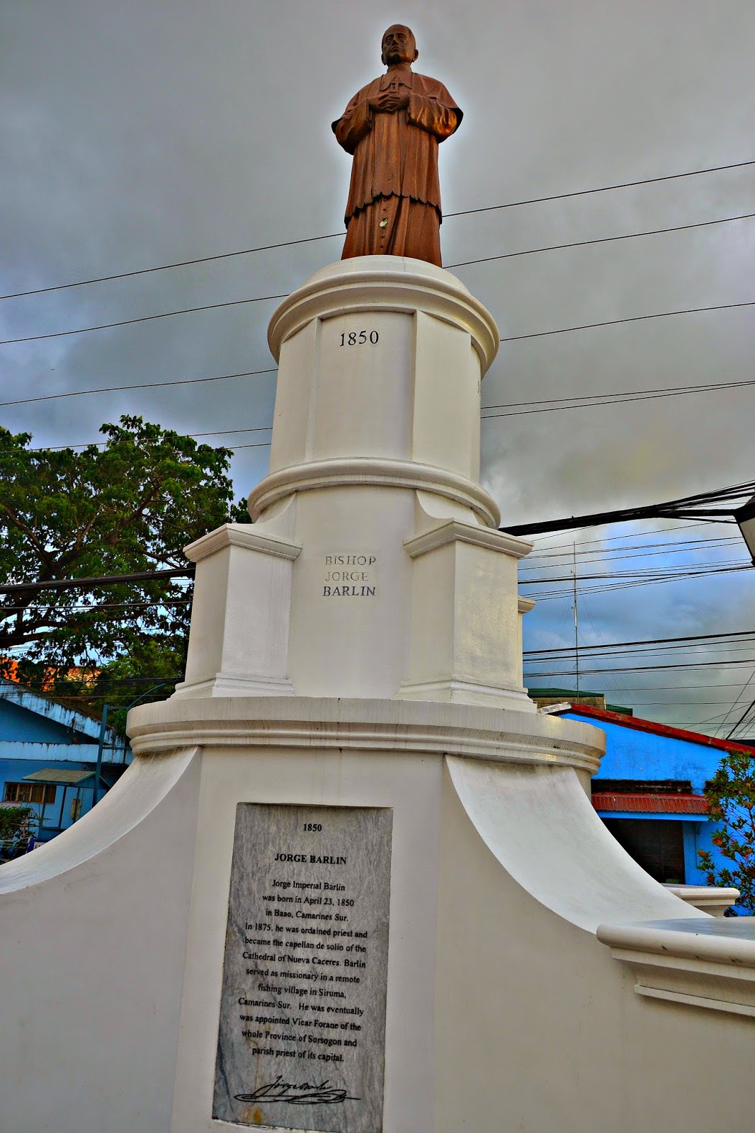 Camarines Sur: Plaza Barlin