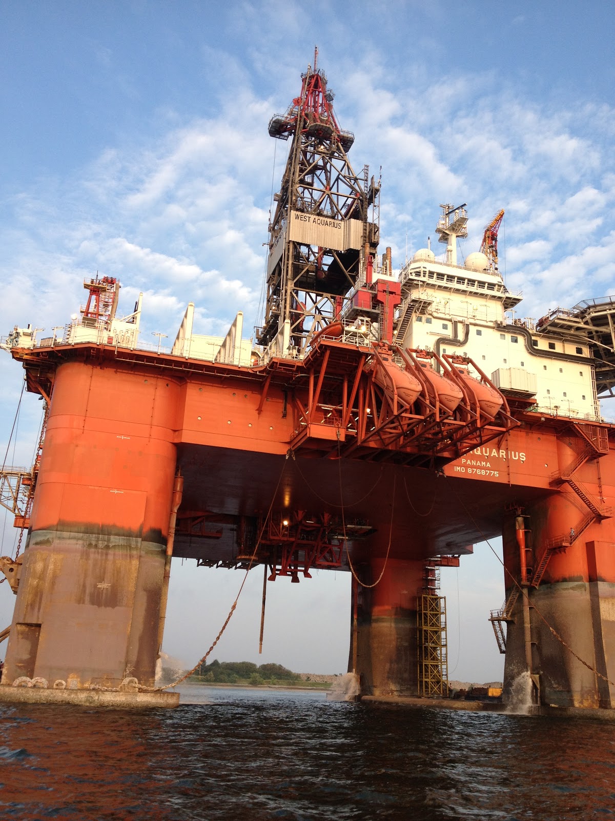 SINGATAC OFFSHORE CENTRE: Semi-Submersible Rig "West Aquarius"