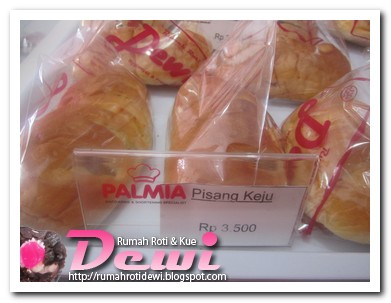 Roti manis (Rumah Roti Dewi) ~ Rumah Roti Dewi