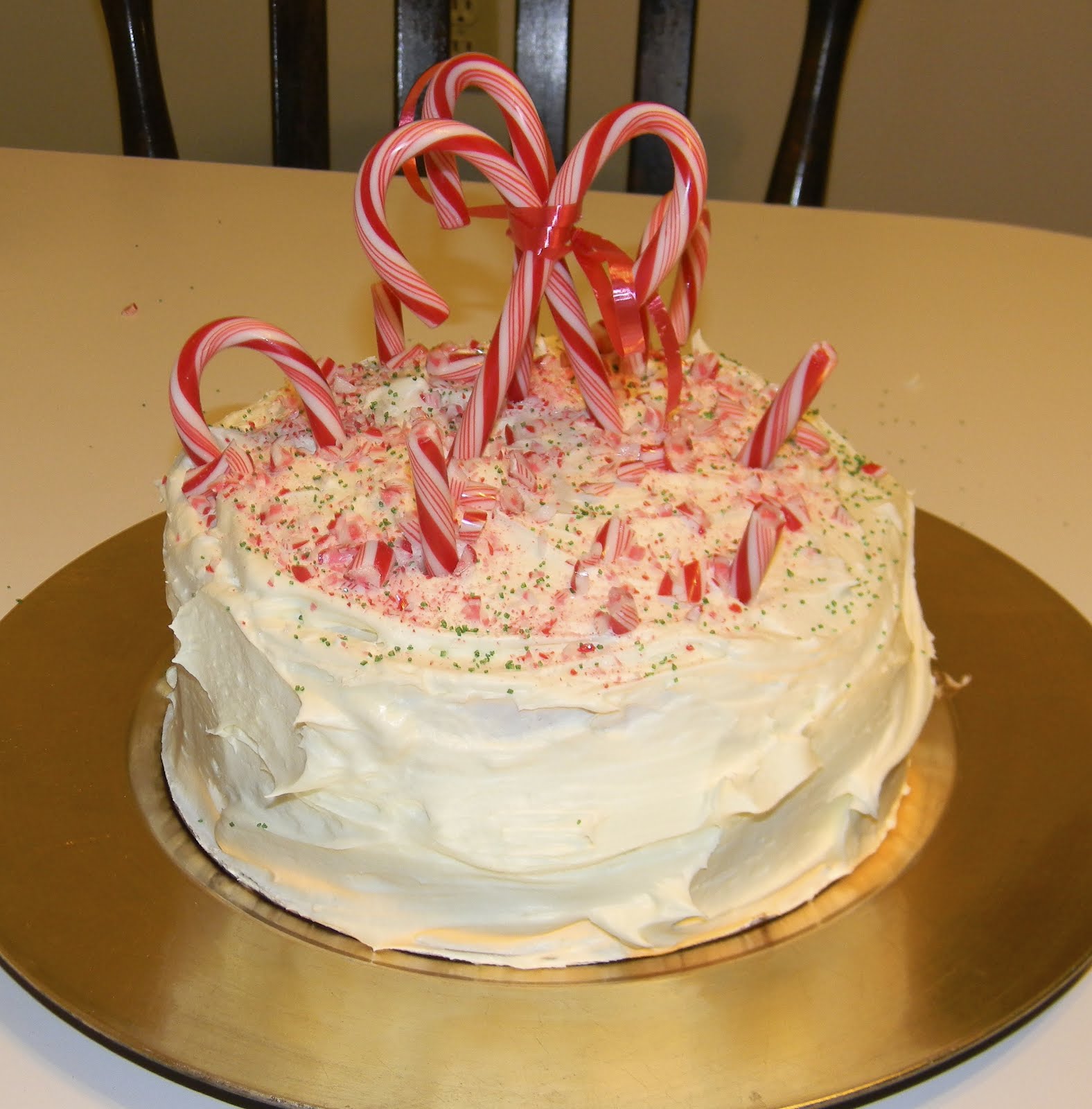 Step by Step in the kitchen: Candy Cane Cake for Christmas!