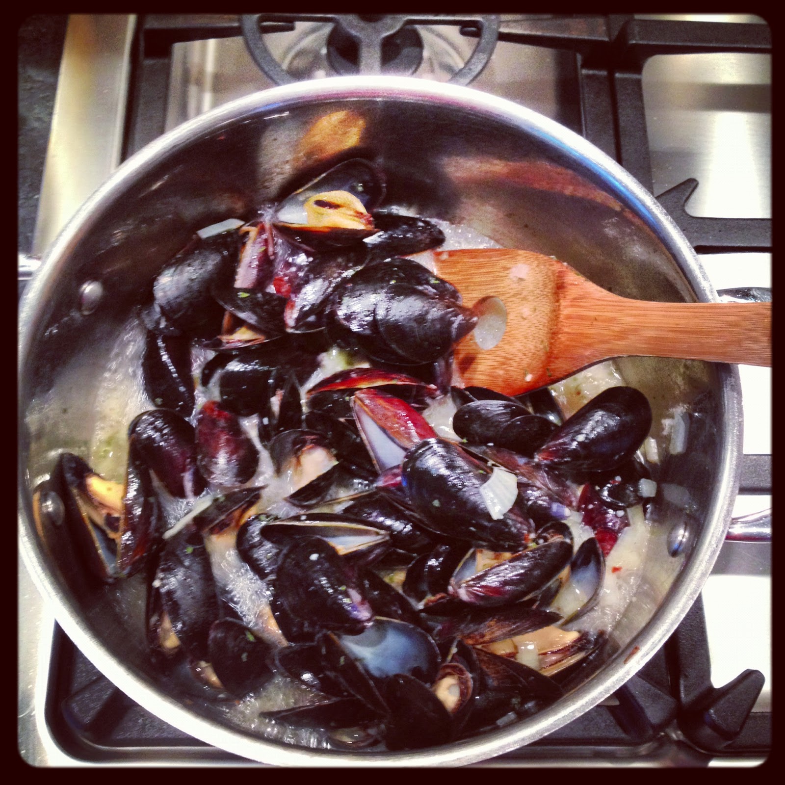 Cook with WOW: Steamed Mussles
