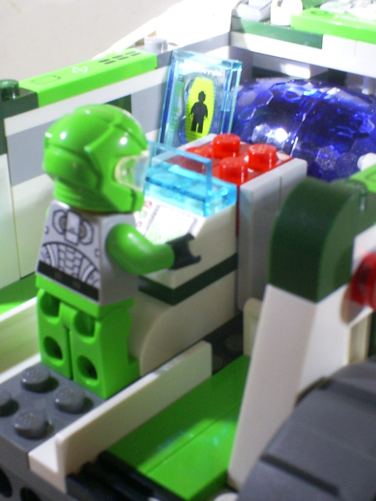 That Figures: REVIEW: Lego Galaxy Squad Vermin Vaporizer
