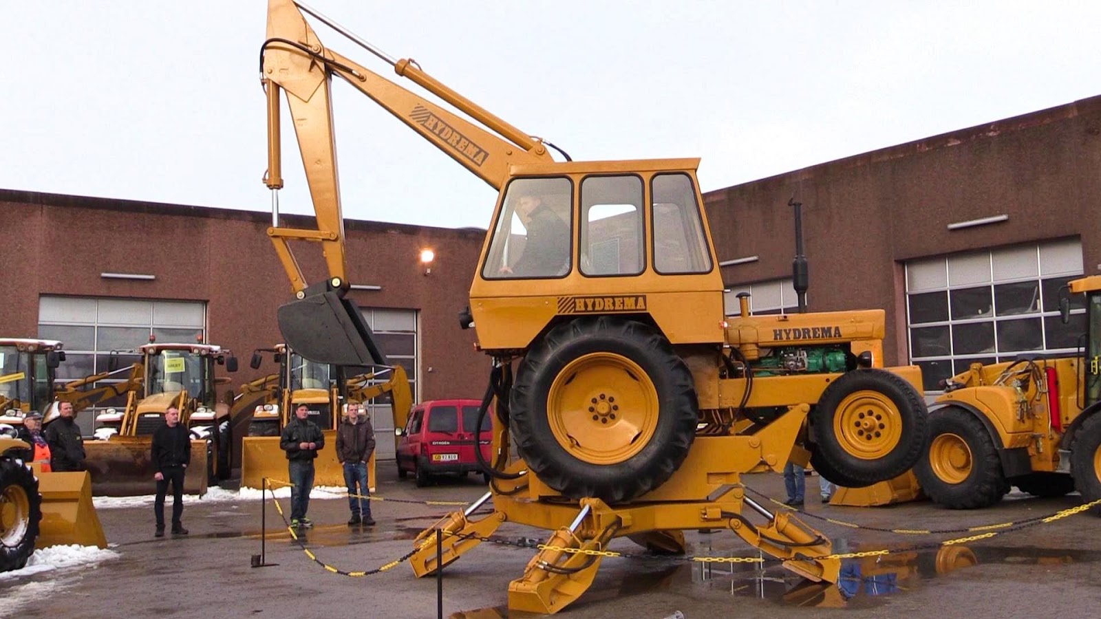 Maarakennus koneita.: Hydrema Backhoe