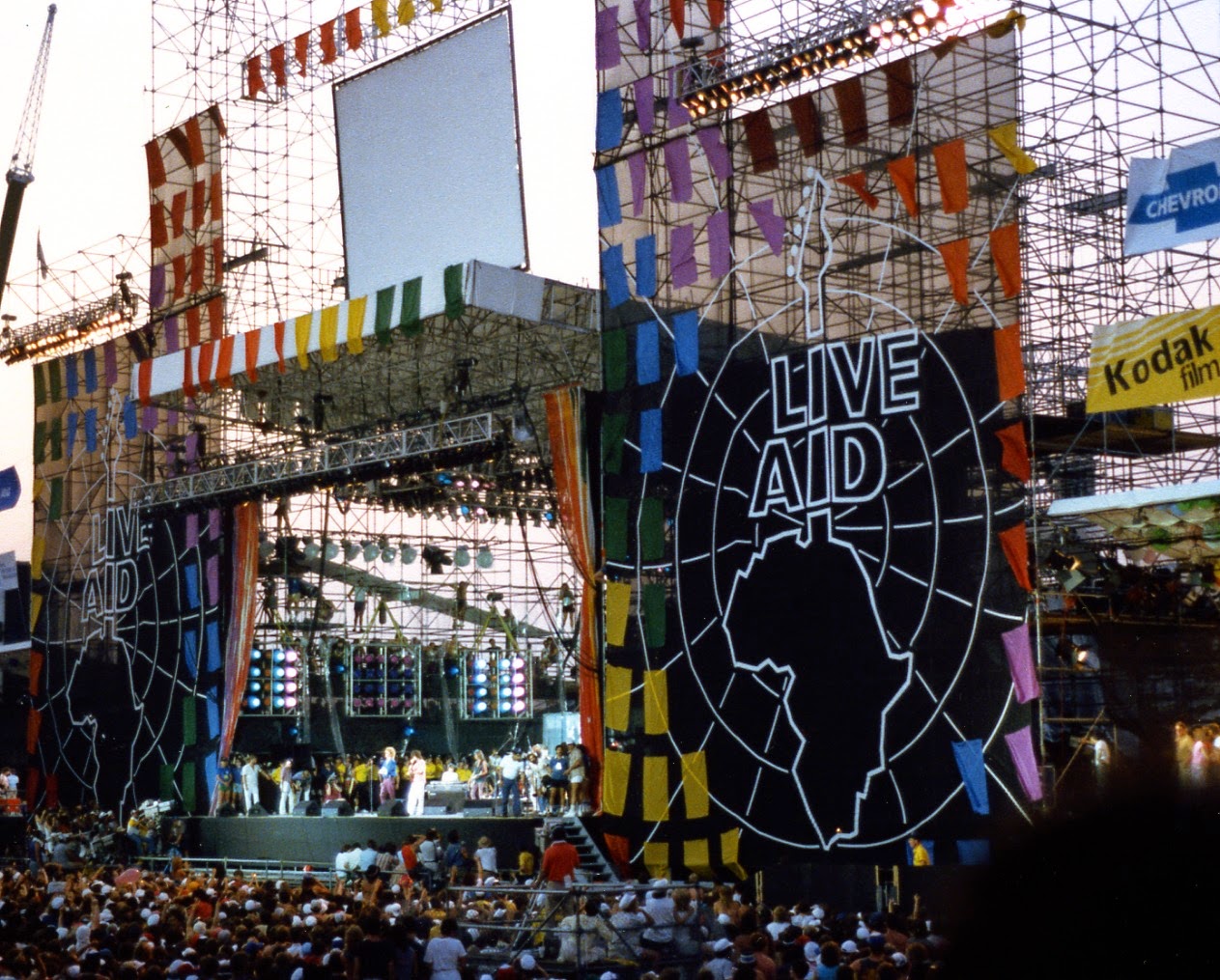 Pictures of Music Fans Attend the 1985 Live Aid Concert at Wembley ...