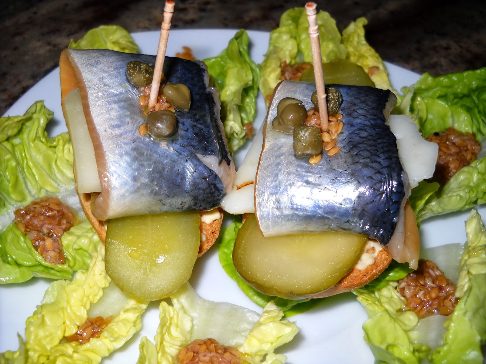 Garum et Borago: ARENQUE AHUMADO CON QUESO IBERICO Y SALSA DE ENELDO