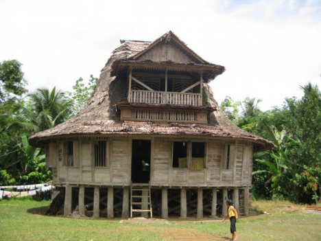 Traditional House Nias with Earthquake Resistant - The Fact Of Indonesia