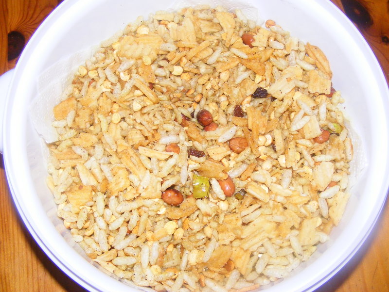 simple yummy food: fried chivda (maharashtrian style)