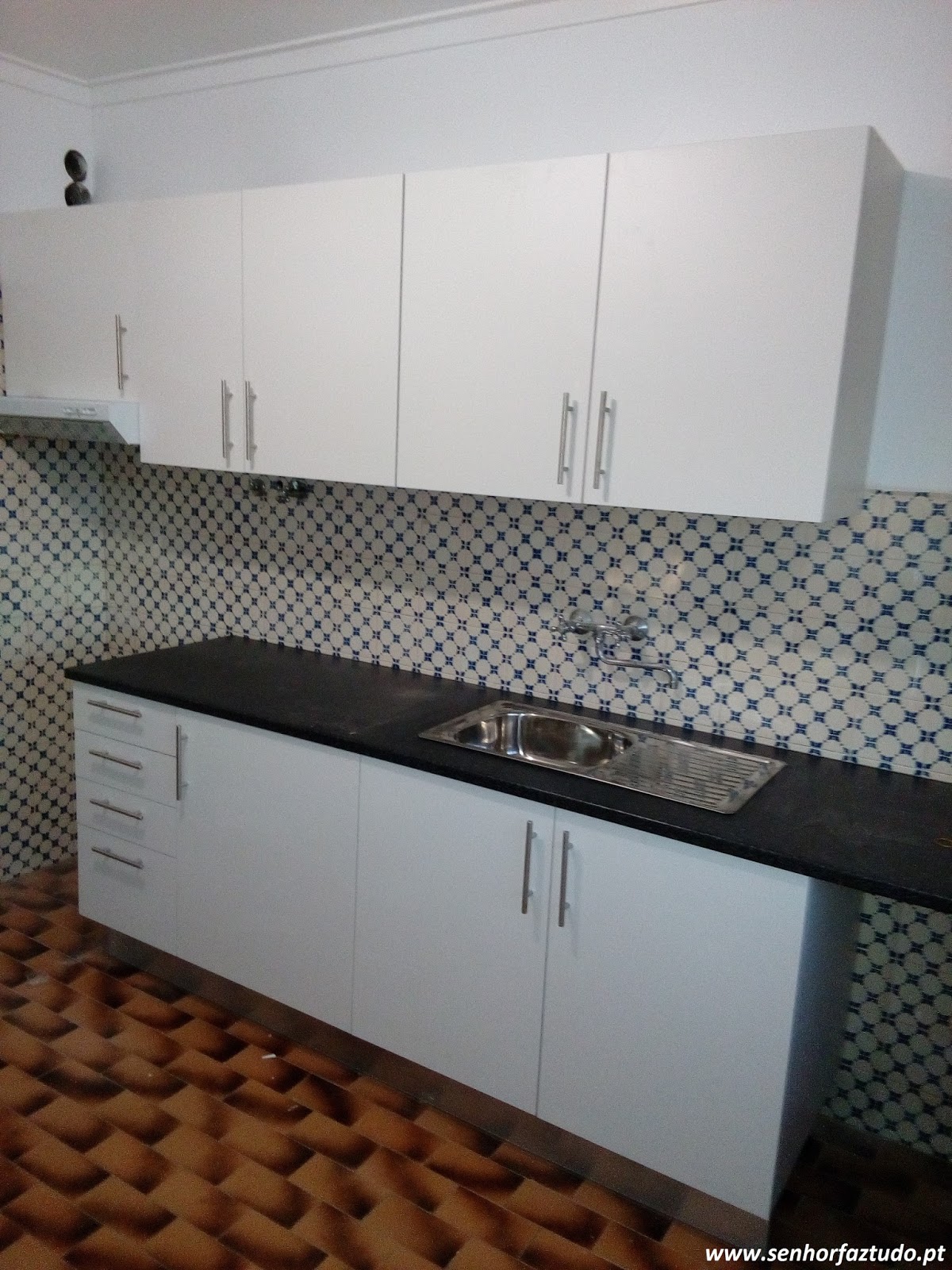 Montagem de uma cozinha MaxMat no Seixal