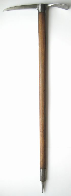 El piolet de madera: El piolet de Andrew Irvine