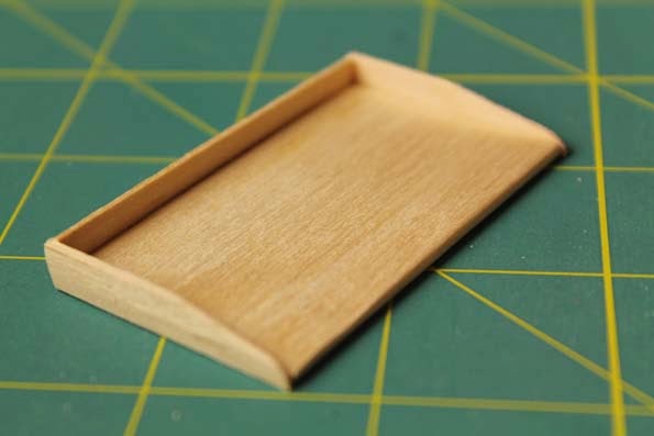 Emilian kotona Havumetsäntiellä: Puinen leivonta-alusta