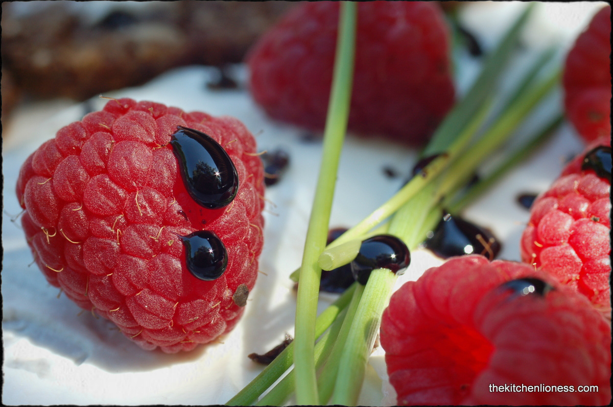 The Kitchen Lioness: FFwD: Goat Cheese and Raspberry Tartine