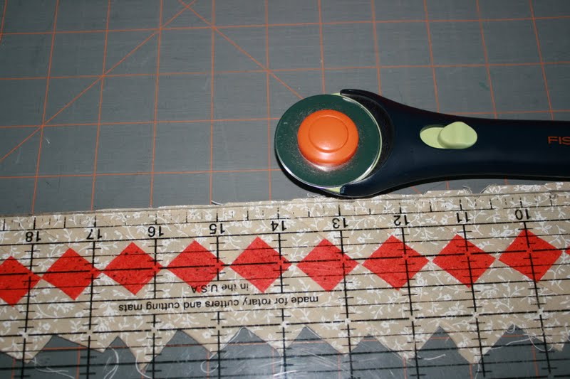 Buzzing and Bumbling: Easy Diamond Border Tutorial