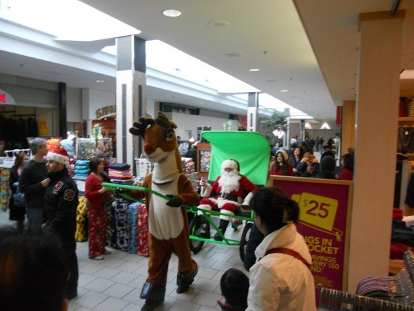 Rickshaw Runners of Toronto Media: Christmas Time at Rickshaw World