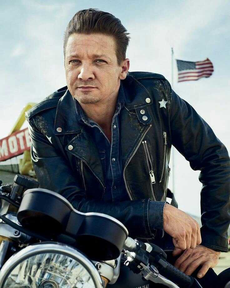 Jeremy Renner a toda velocidad para Men's Journal por Simon Emmett