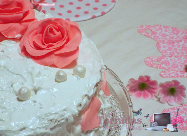 Falando com as Batatas: Outubro Rosa: Bolo de beijinho e ovomaltine