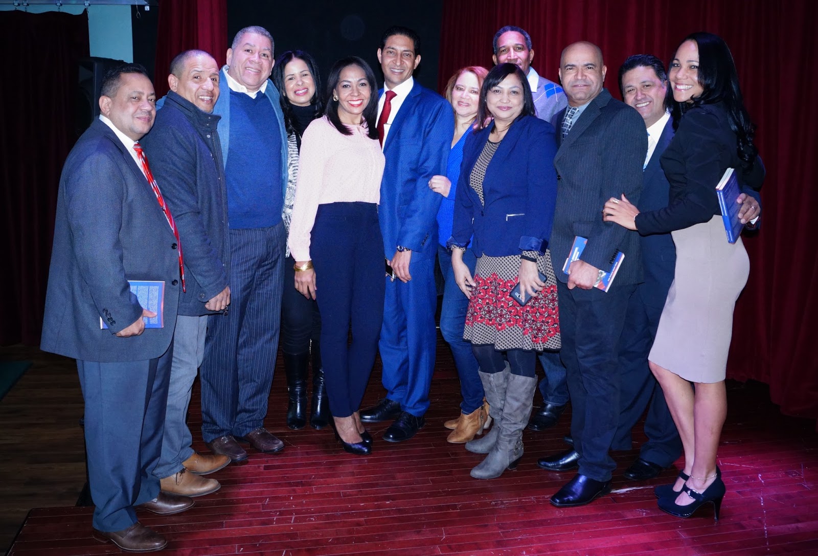 Ponen a Circular Libro de Iván Gatón en New York sobre Política ...