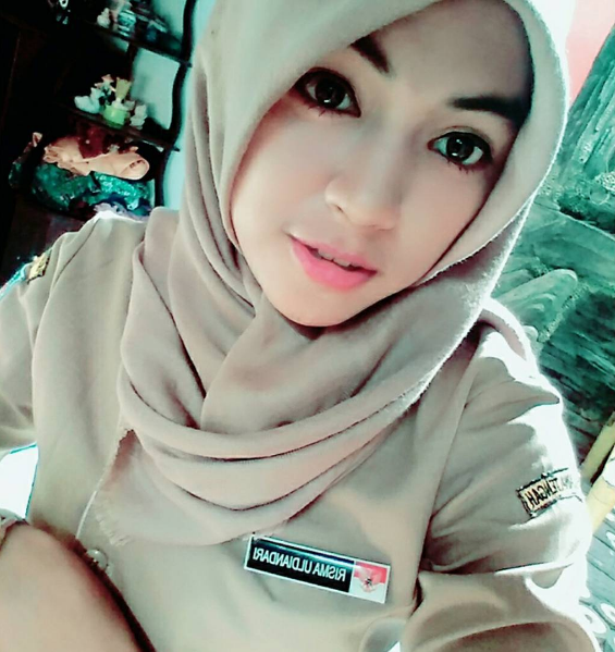 VIDEO PANAS PNS CANTIK MESUM DENGAN 5 SISWA SMA HEBOHKAN DUNIA MAYA: Desember 2016