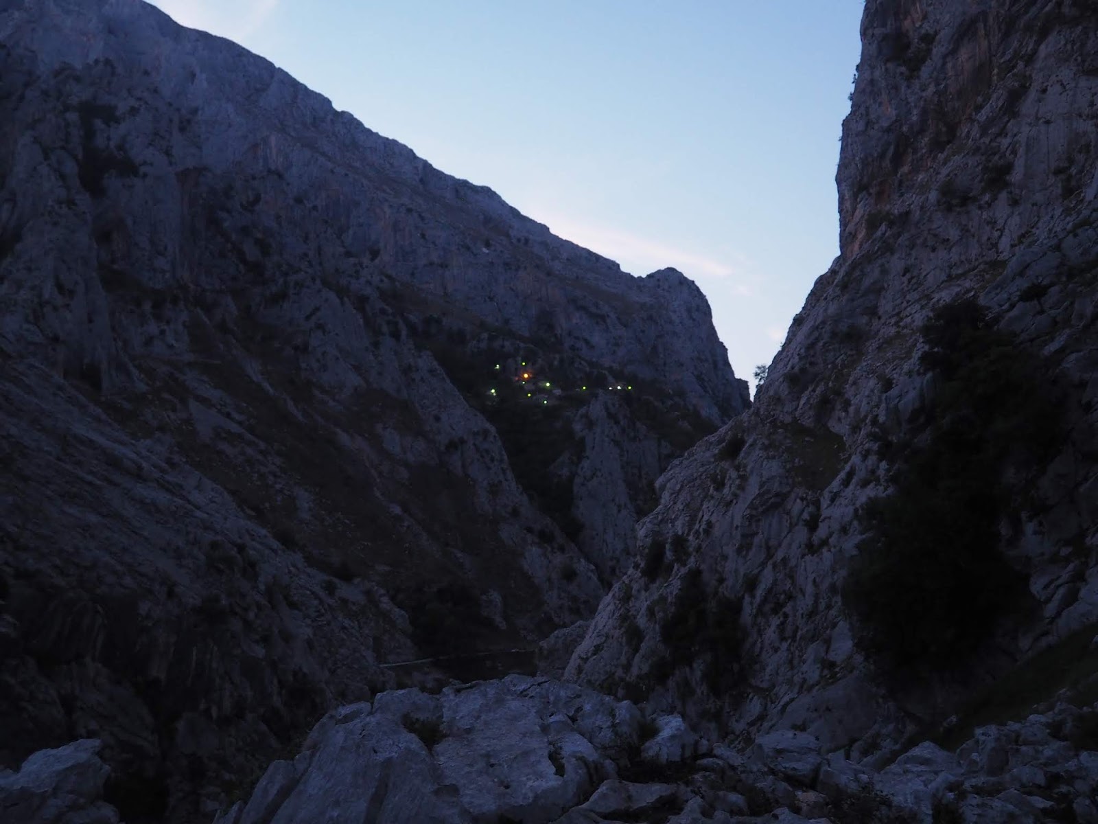 EL MOCHUELO CURIOSO: Ruta SUBIDA A BULNES - PICOS DE EUROPA.