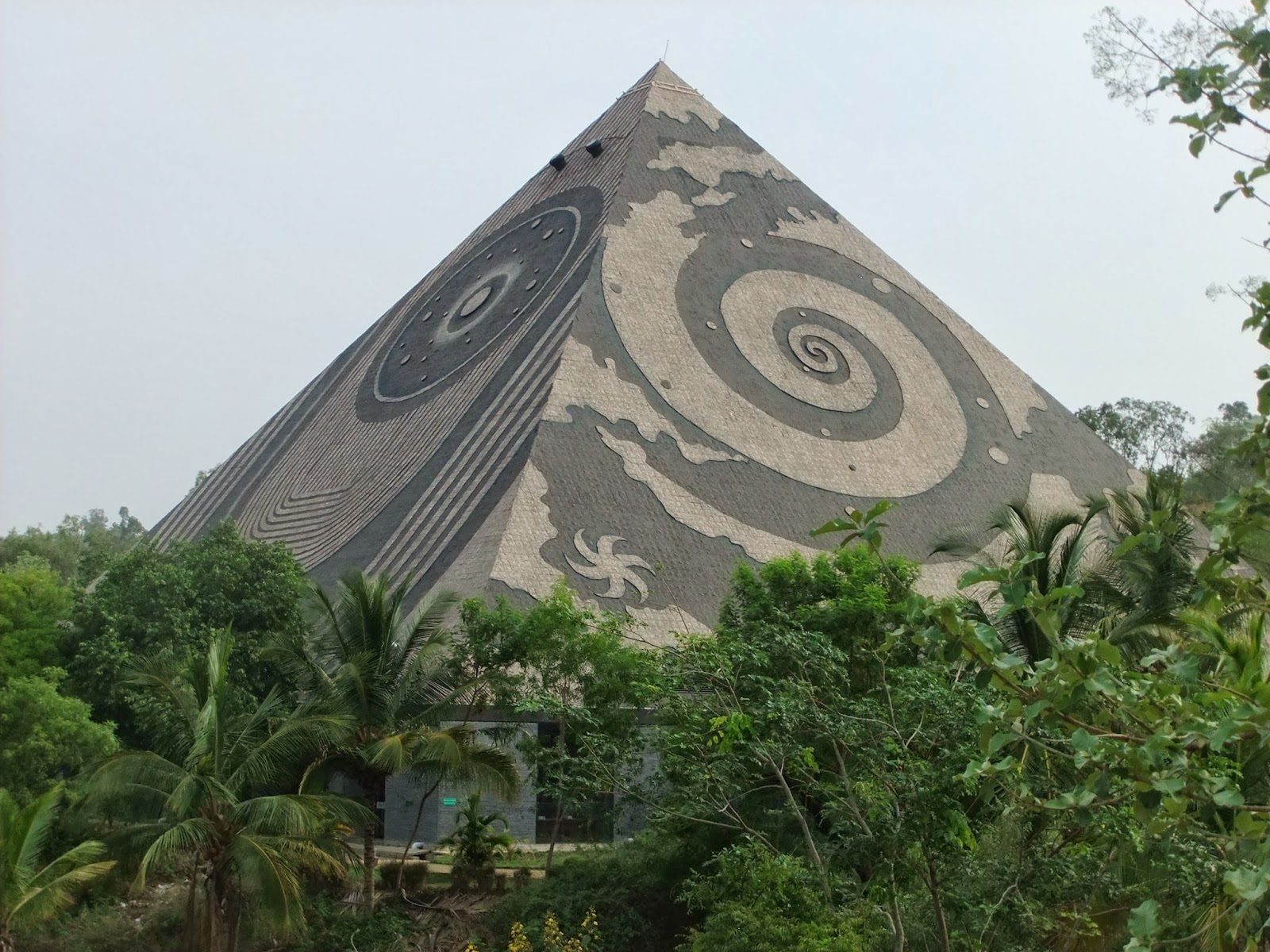 My Travel Minutes: Pyramid Valley on Kanakapura Road Bangalore