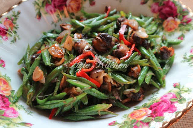 Kerang Goreng Dengan Kacang Panjang - Azie Kitchen