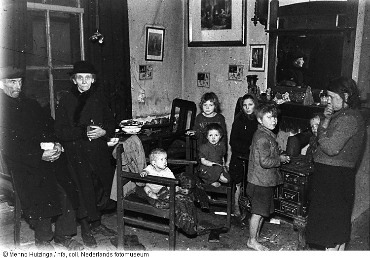 World 1900 - 1950: Dutch famine of 1944-1945 ( known as the Hongerwinter)
