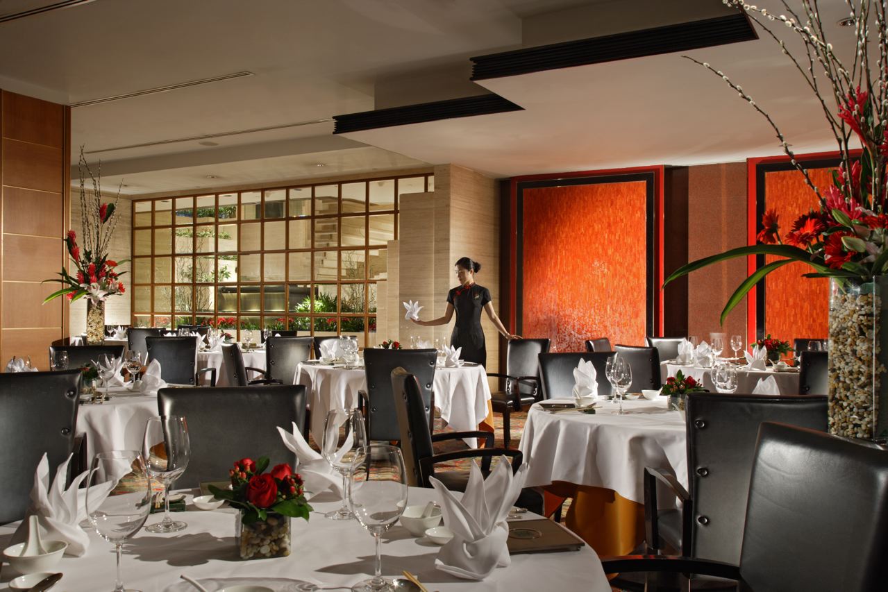 Street Food Warms Your Heart: The Dining Room at Sheraton Towers ...