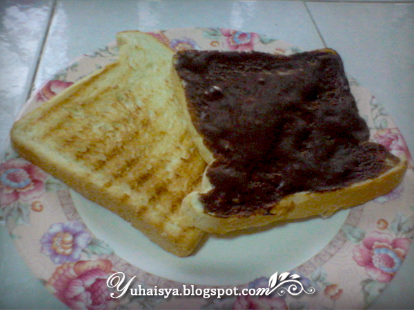 .: YuHaisyA :.: Roti bakar & Chocolate filling