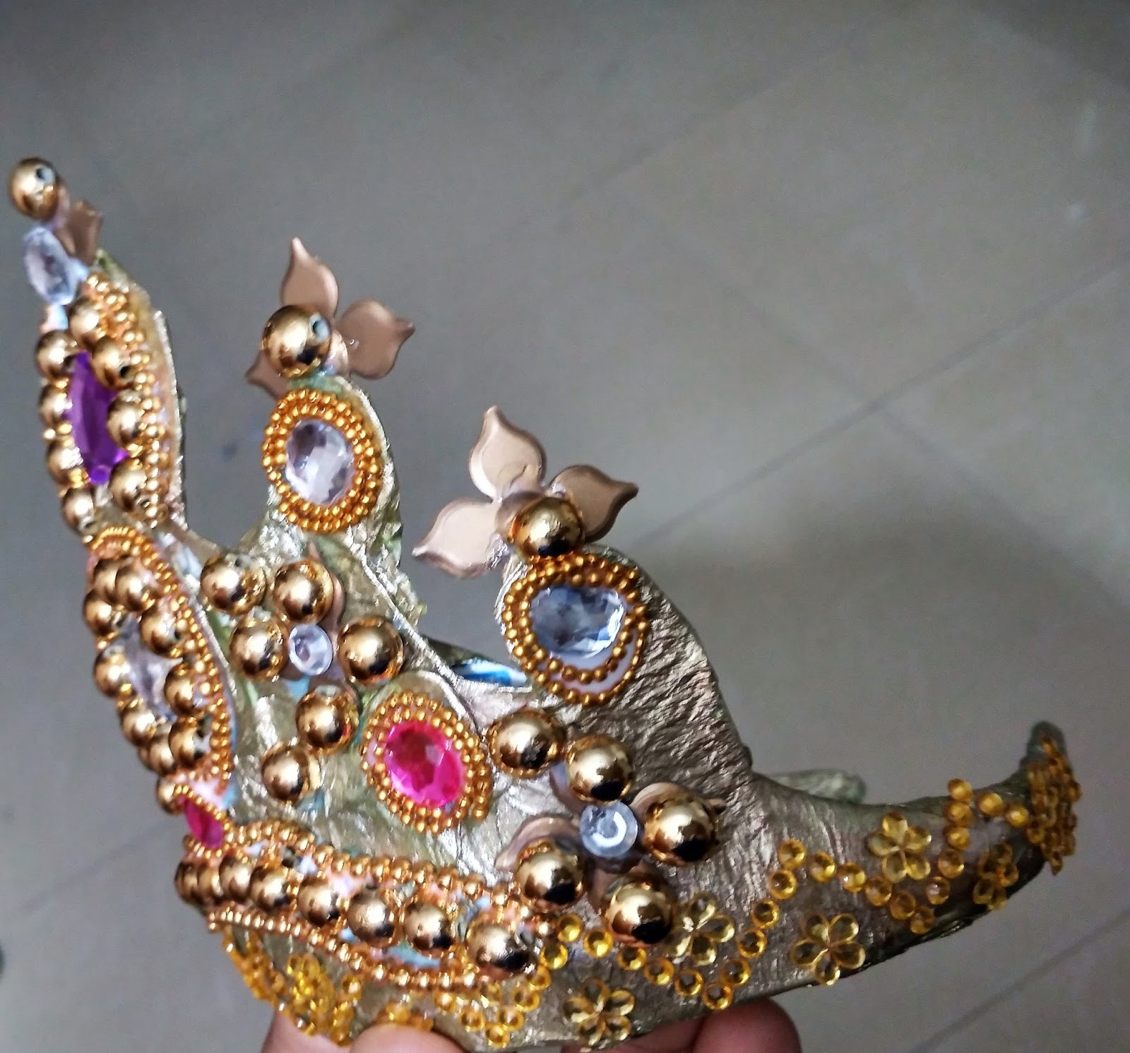 Nena's Arts and Crafts: DIY Handmade Queen's Crown