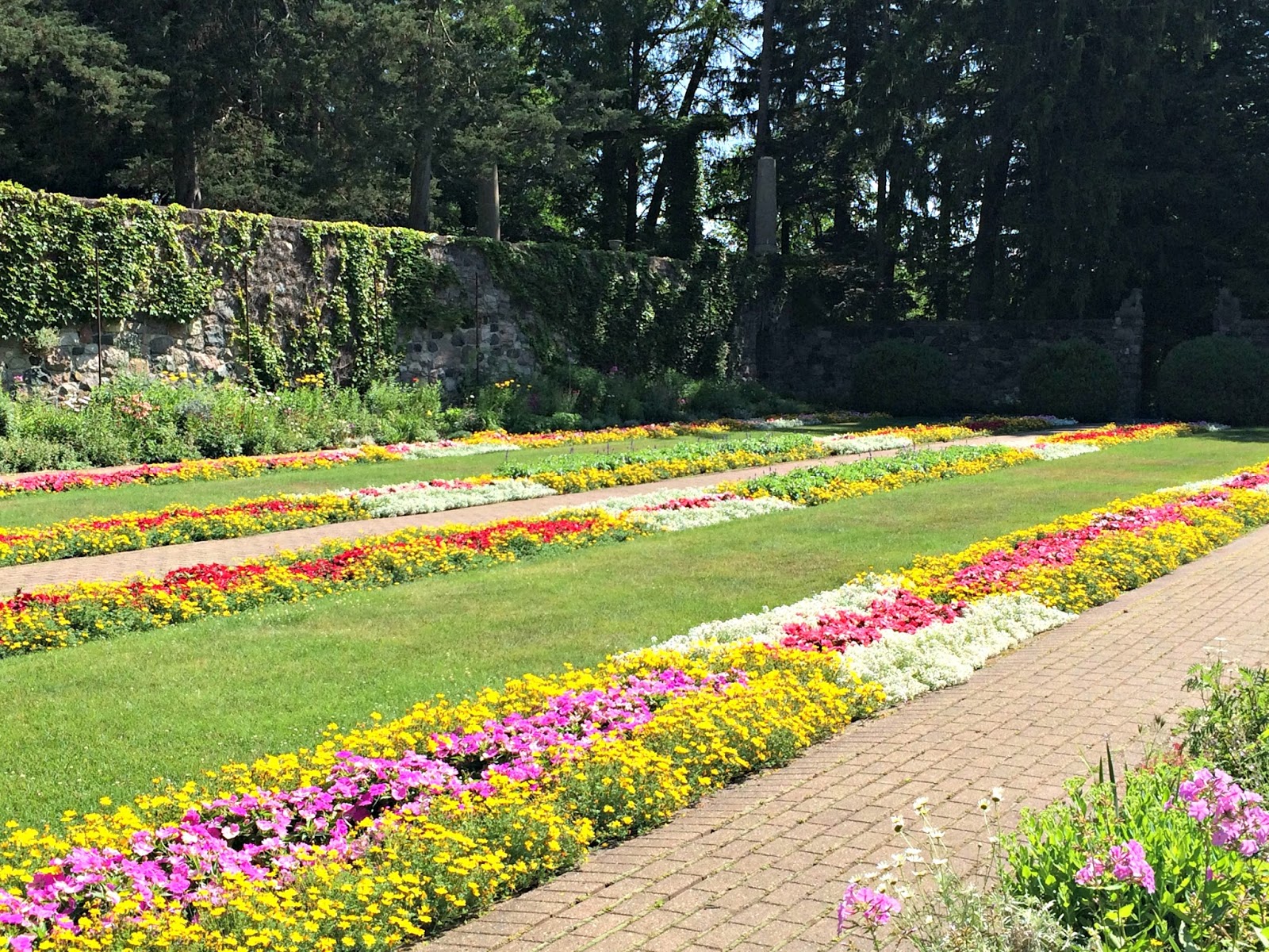 A GEEK DADDY: A Stroll Through the Cranbrook House Gardens