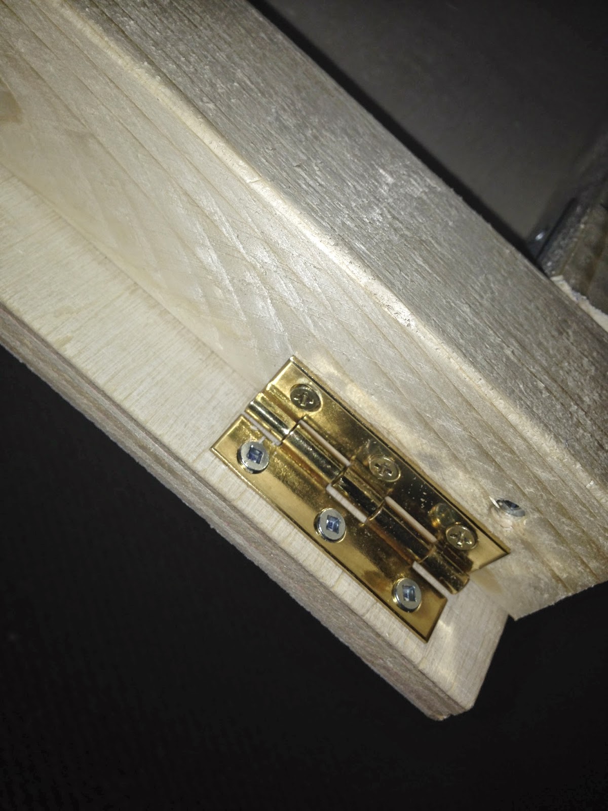 Pandora's Box of DIY: Portable Drafting Table