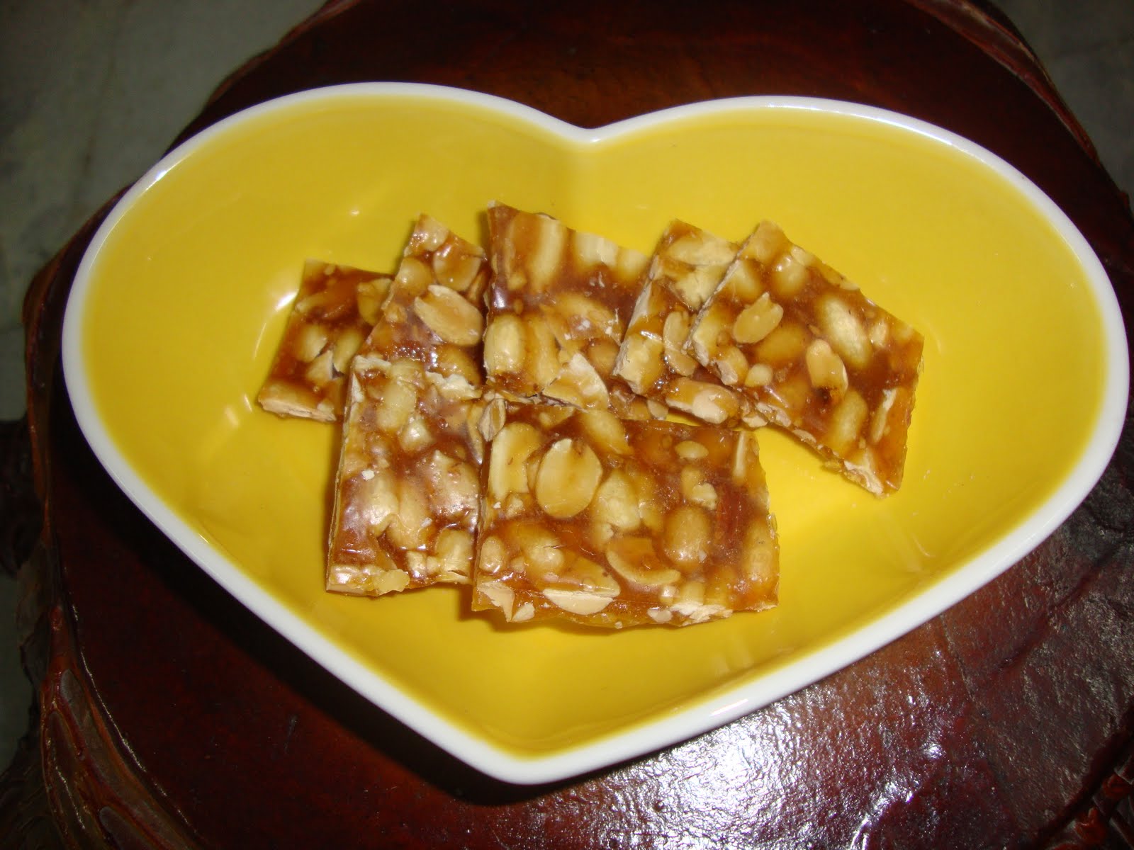 freeindianfood: Ground Nut Chikki / Peanut Chikki