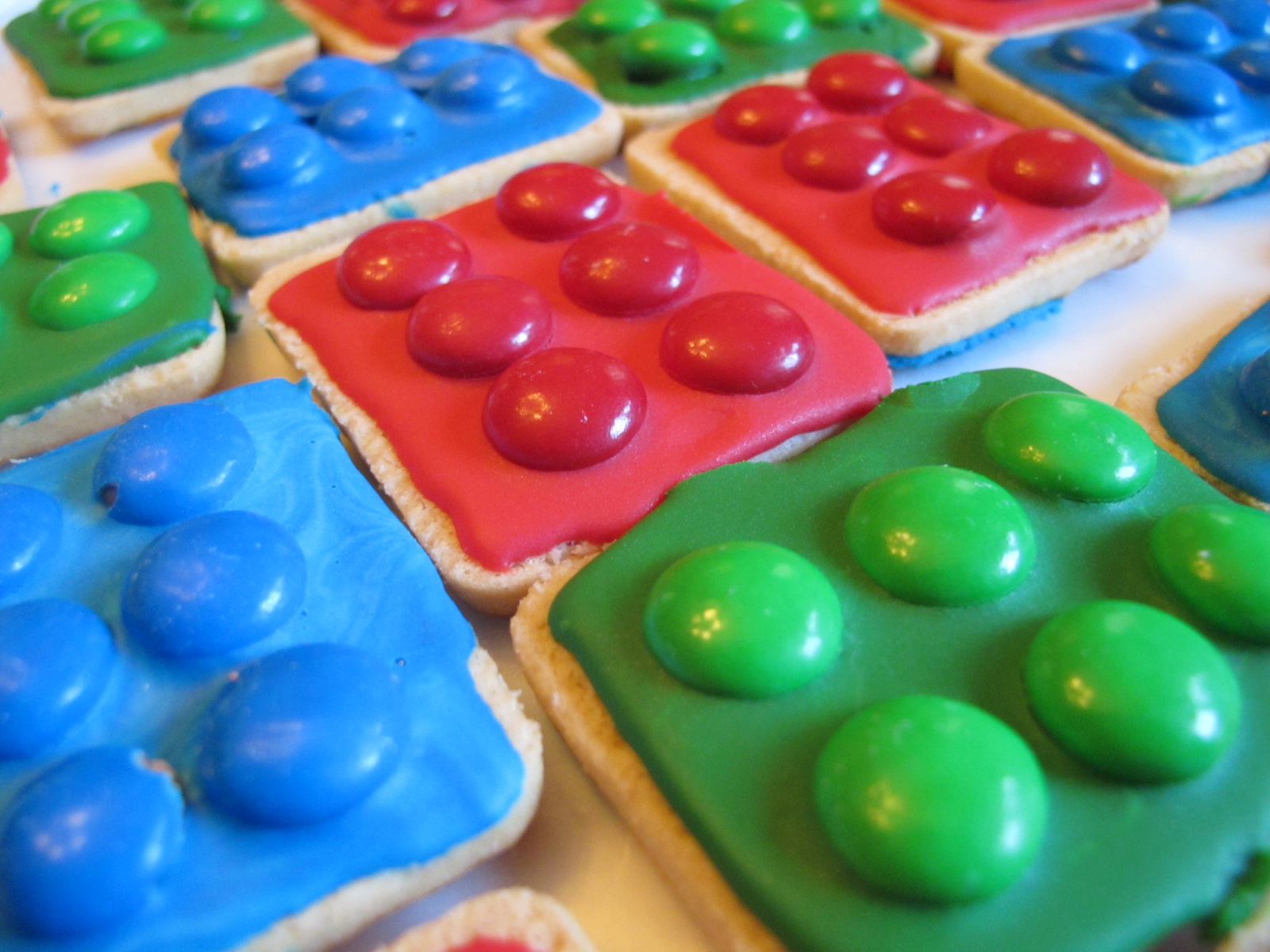 La Dolce Vita.....: Easy Lego Brick Cookies