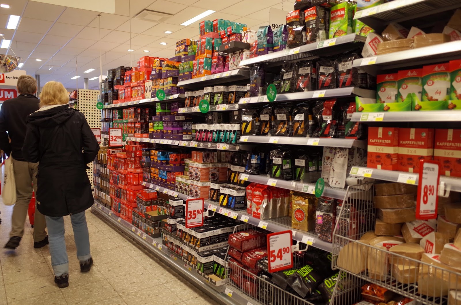 The not so extraordinary life of Jonas in Sapporo: Swedish supermarket