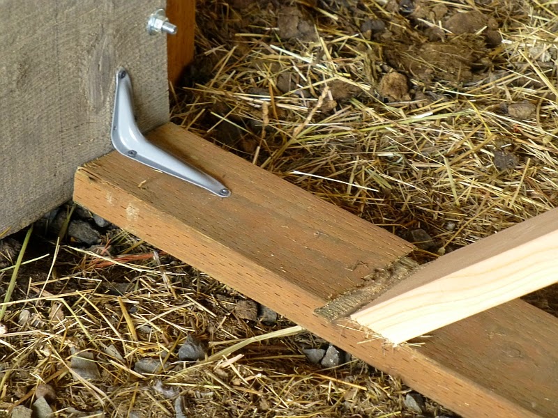 Rural Revolution: Building feed boxes