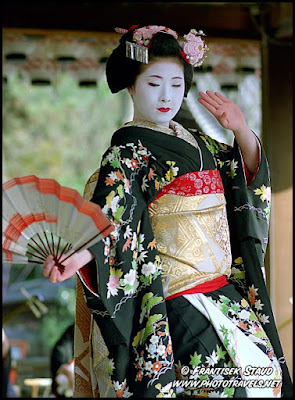 Inspiration from the Geisha - B NOTES OF INSPIRATION