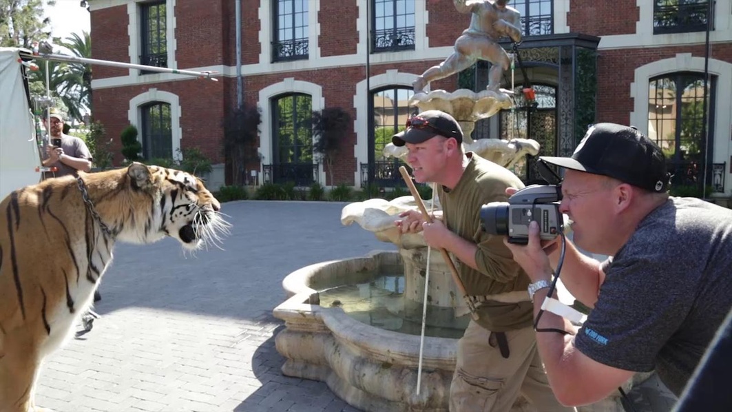 Gary Land explains how to shoot a Tiger inside a car x Nissan Bo ...