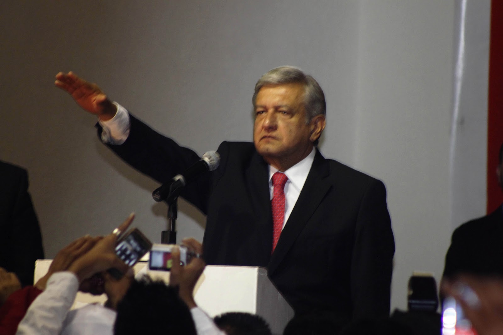 AMLOTV: Rinde protesta López Obrador como candidato presidencial del ...
