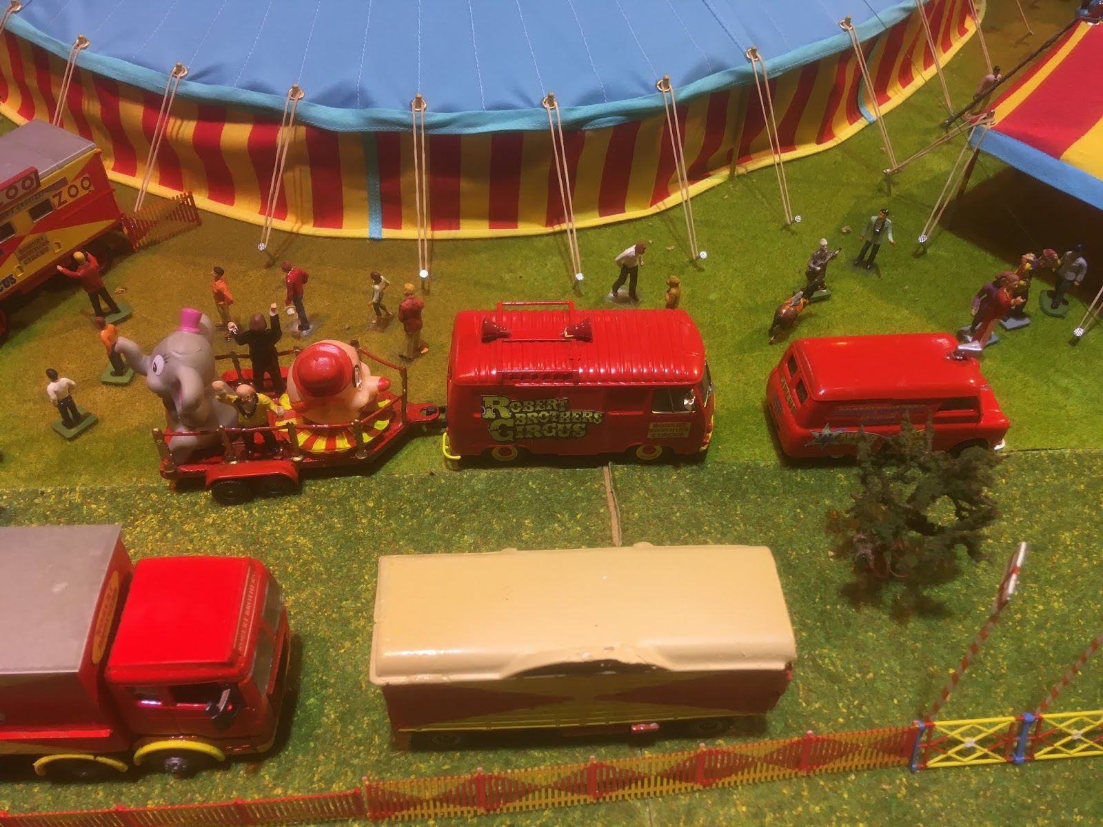 Circusmodellbau: Robert Brothers Circus 1:50