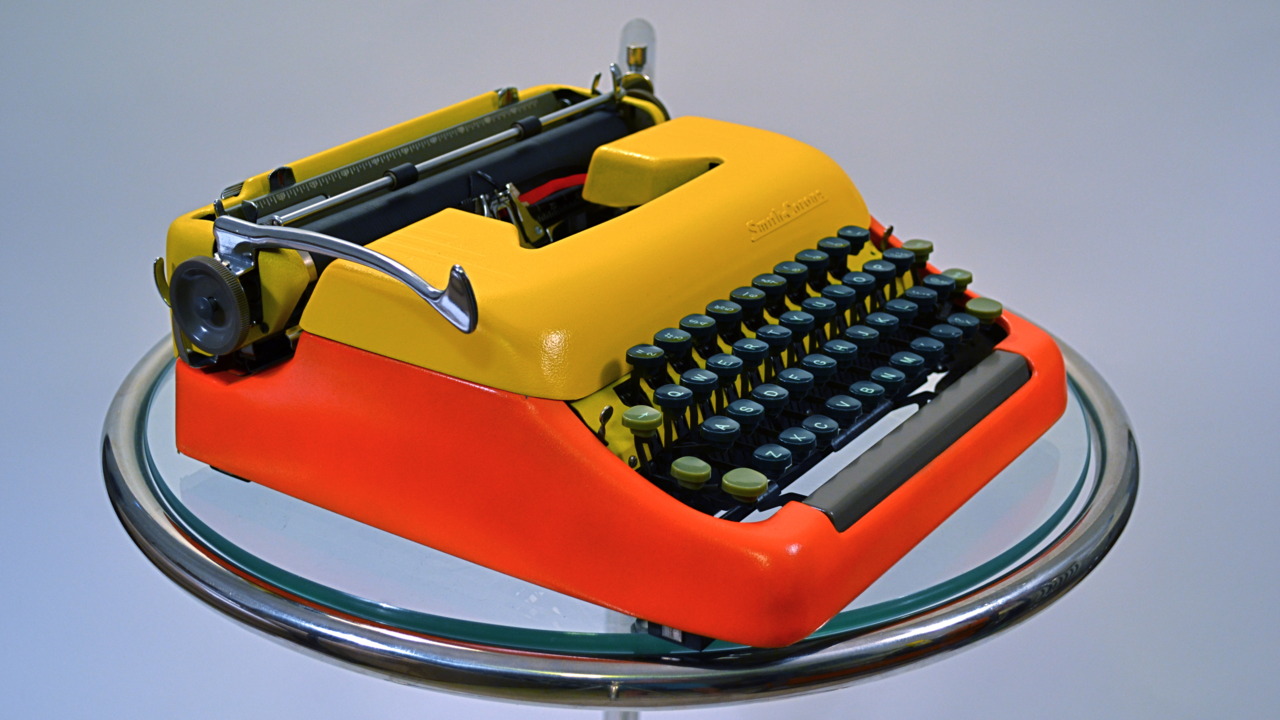oz.Typewriter: Prettily Painted Portable Typewriters