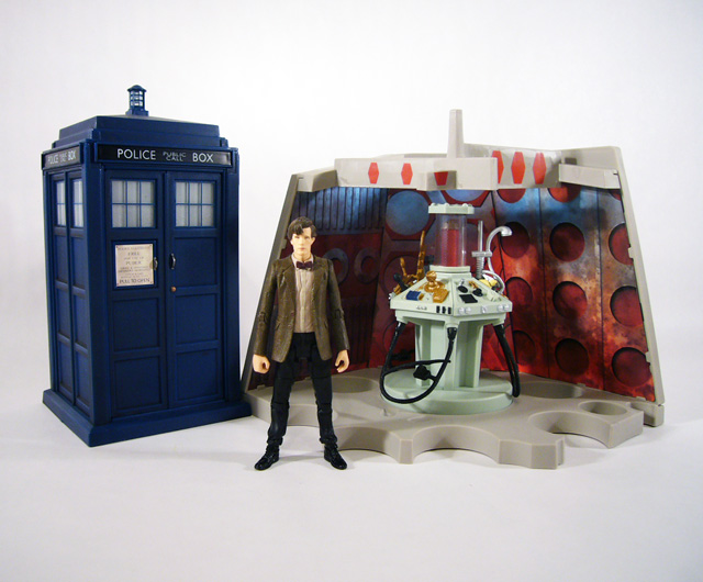That Figures: NEWS: Doctor Who Junk TARDIS Play-Set Review