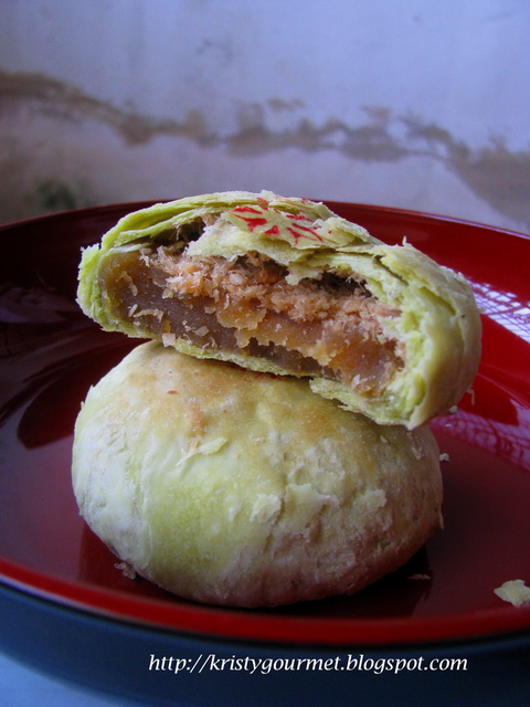 Pandan Chinese Pastry With Bean Paste & Mushroom Floss 豆蓉蘑菇丝斑斓酥饼
