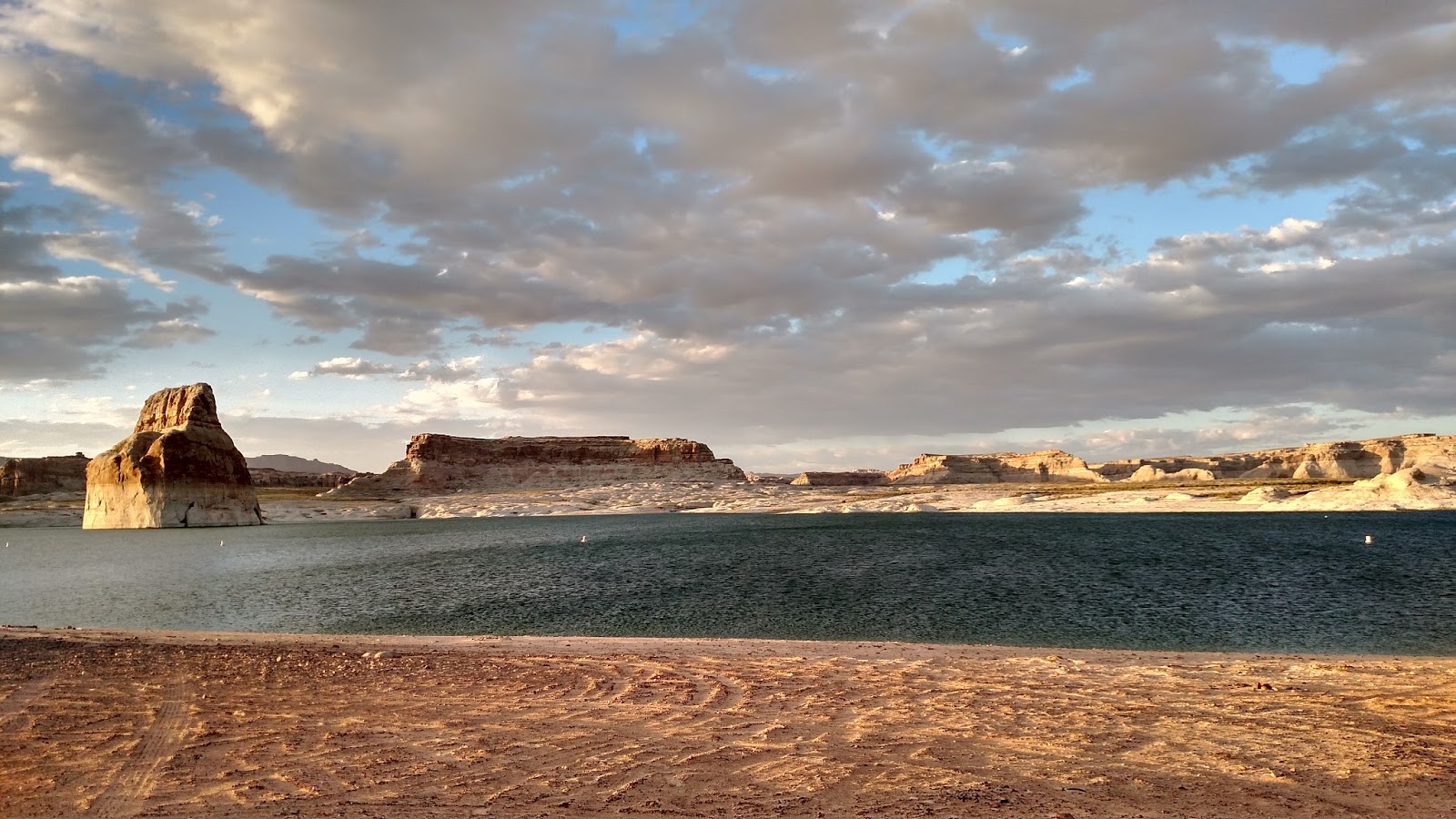 Sock Monkey Trekkers: May Trip P3 - Lone Rock on Lake Powell - Utah