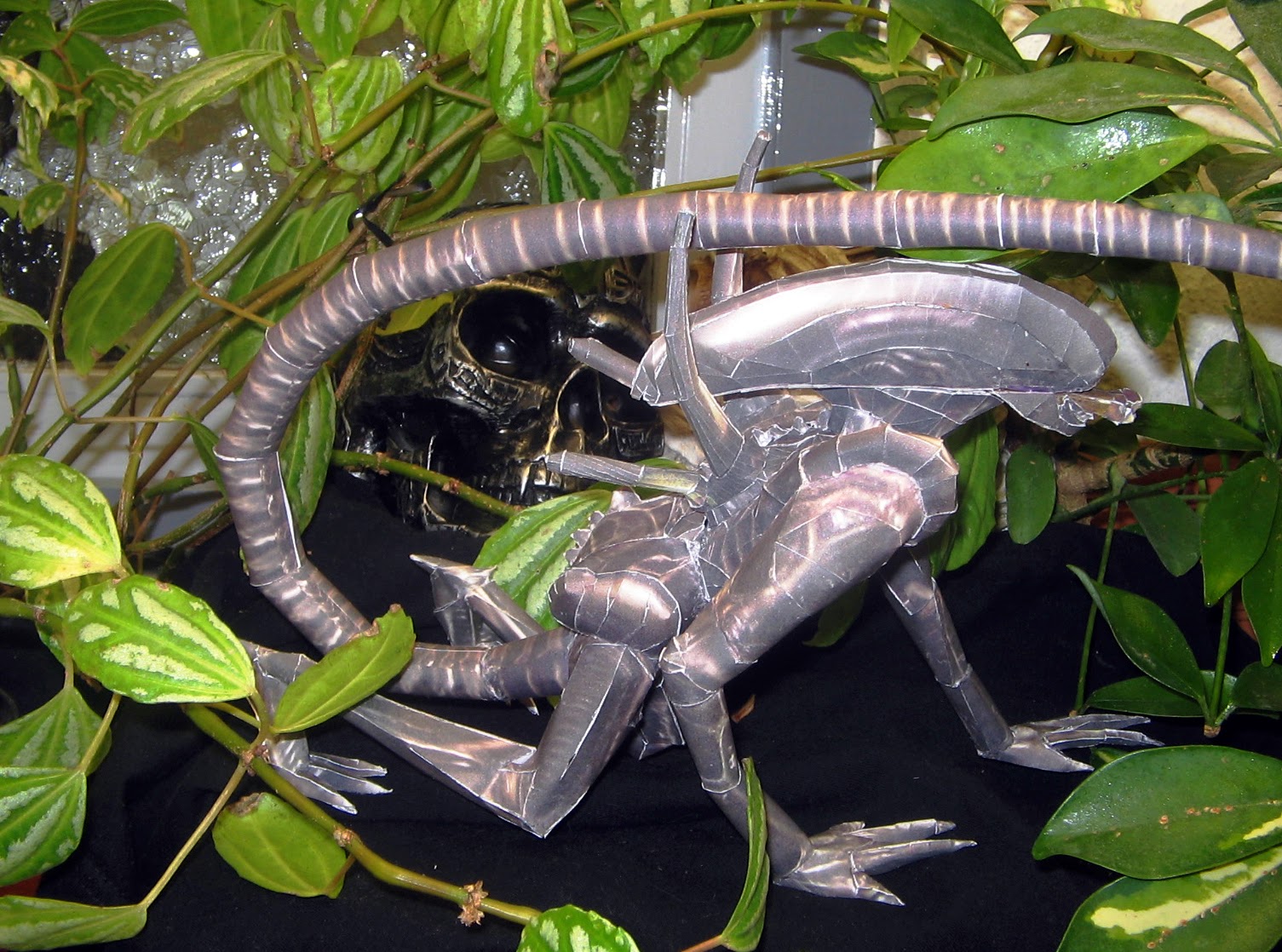 Papercraft Dav ~: [PHOTOGALLERY] Alien Xenomorfo explorando la selva ...