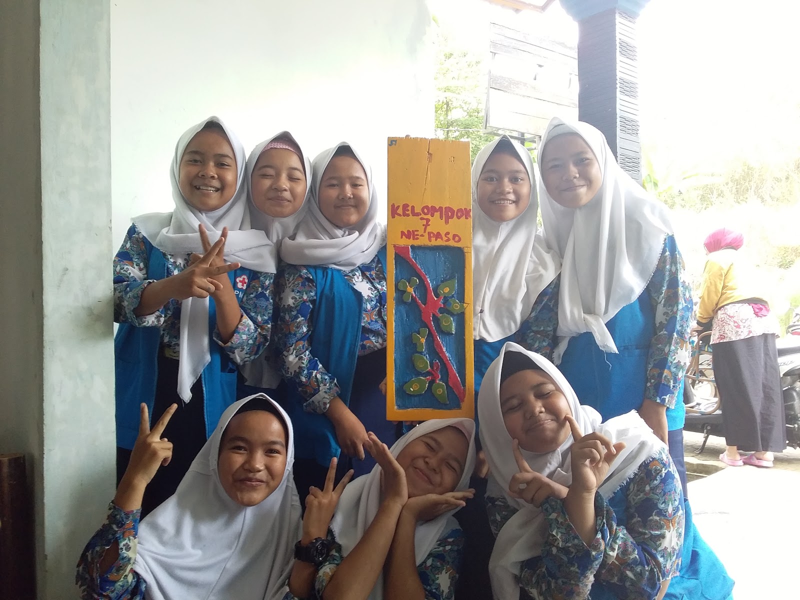 RAGAM HIAS PADA BAHAN KAYU DENGAN MENGGUNAKAN TEKNIK MEMAHAT - SBK SMP ...