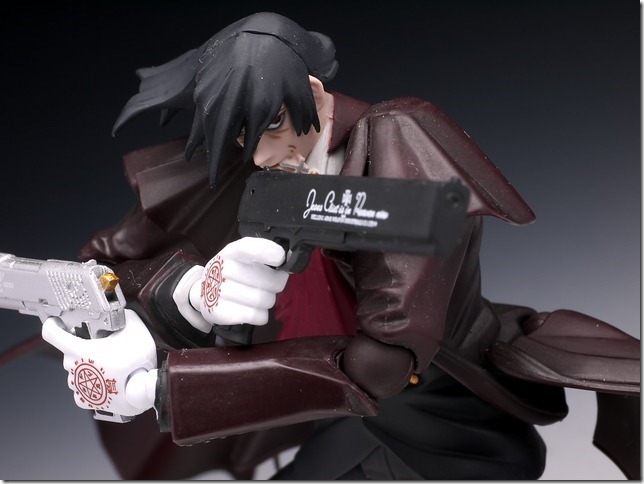 Revoltech Alucard Review By Hacchaka | gundamkits and anime news