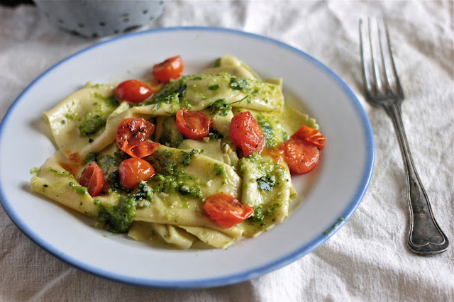 Hecho en la propriété: FAZZOLETTI DI SETA AL PESTO CON POMODIRINI ...